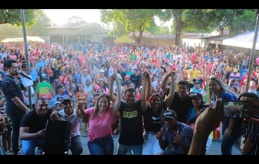 Jadeco comemora seu aniversário na companhia de amigos e simpatizantes ...